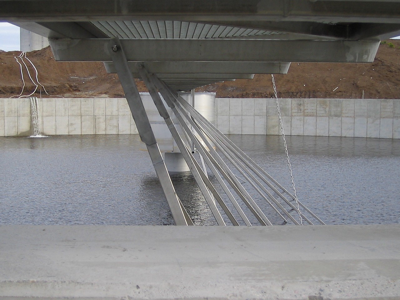 Scrapers with edge drive for final sedimentation with logarithmic or ...